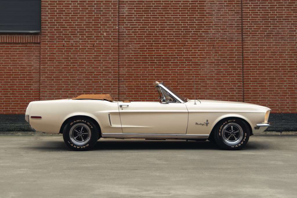 Ford Mustang Cabrio oldtimer huren | JS Trouwauto's